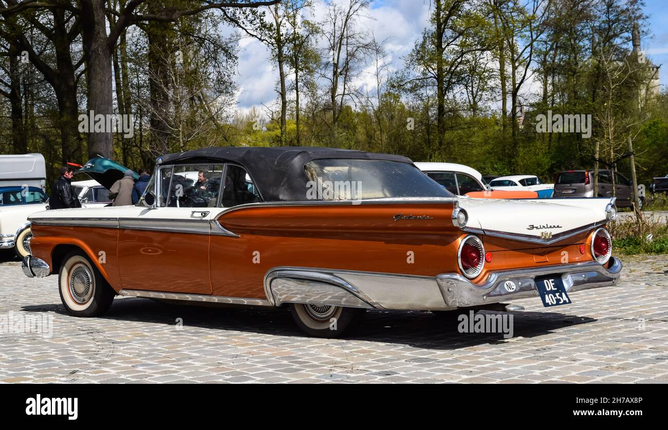 Polished Old timer cars of the forties and the fifties Stock Photo - Alamy