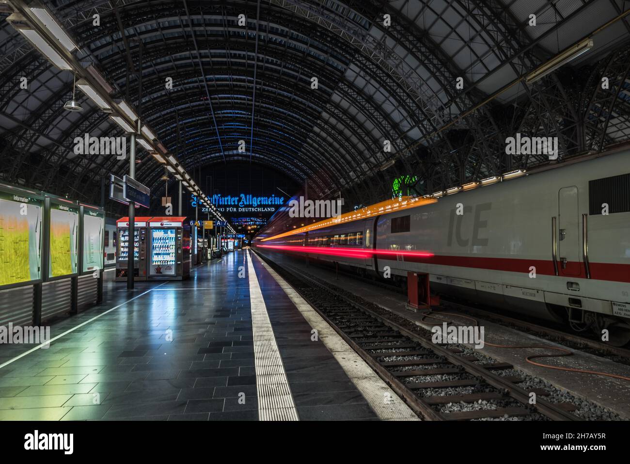 Trains at the platform of the Main railwaystation, Frankfurt am Main ...