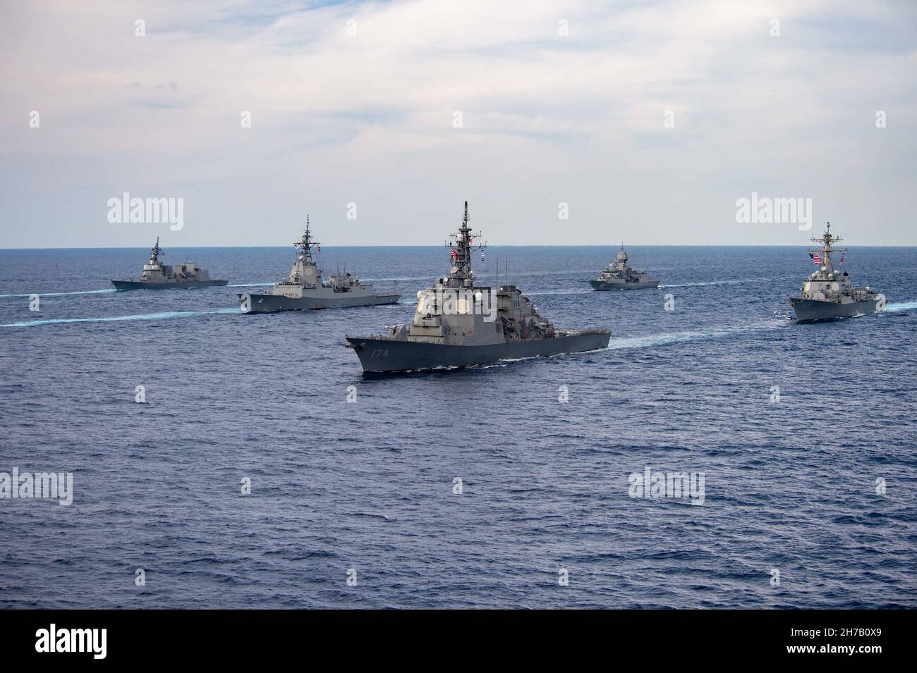 211121-N-TD381-1545 PHILIPPINE SEA (Nov. 21, 2021) Japan Maritime Self ...