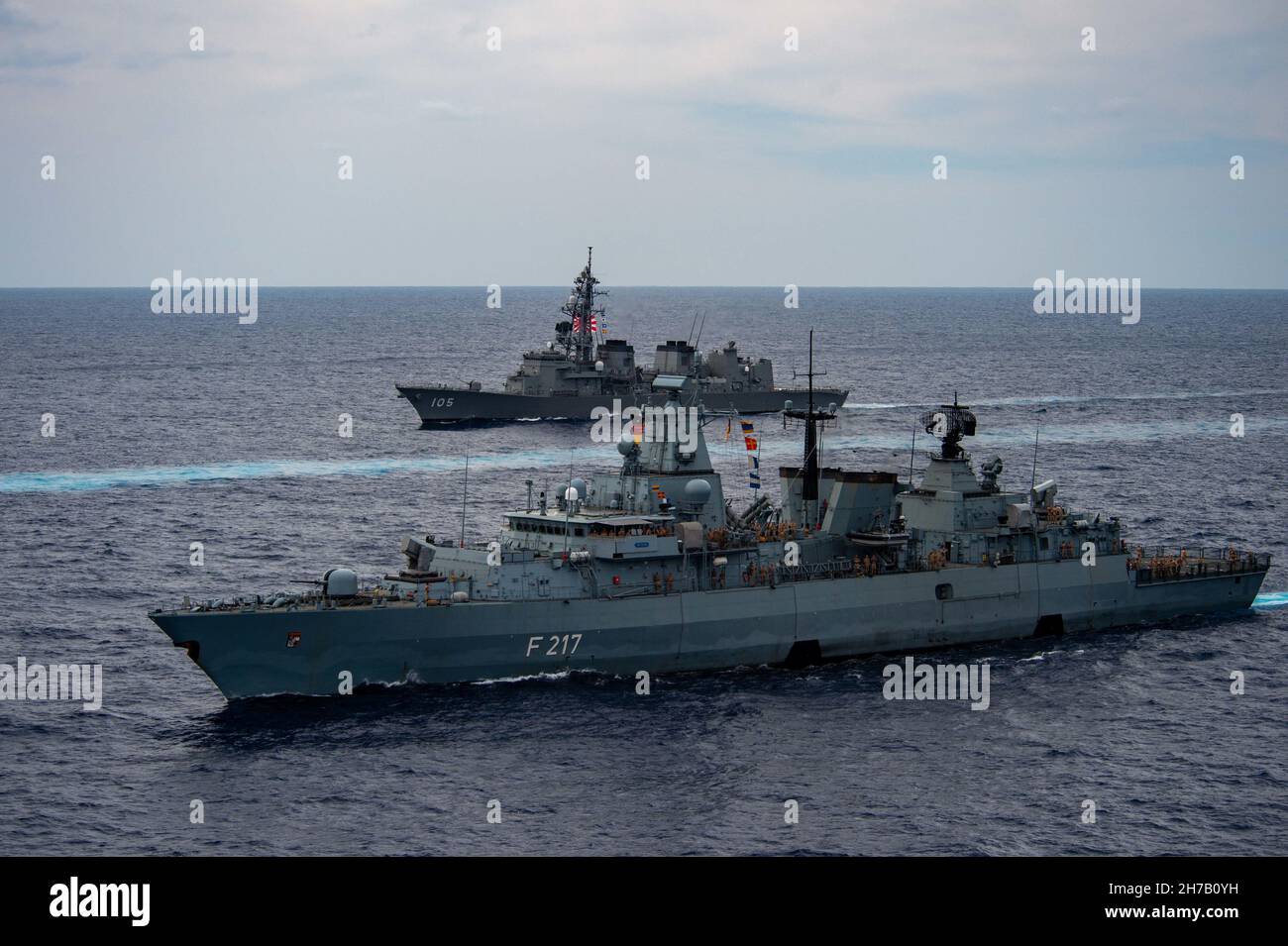 211121-N-TD381-1552 PHILIPPINE SEA (Nov. 21, 2021) German Navy ...