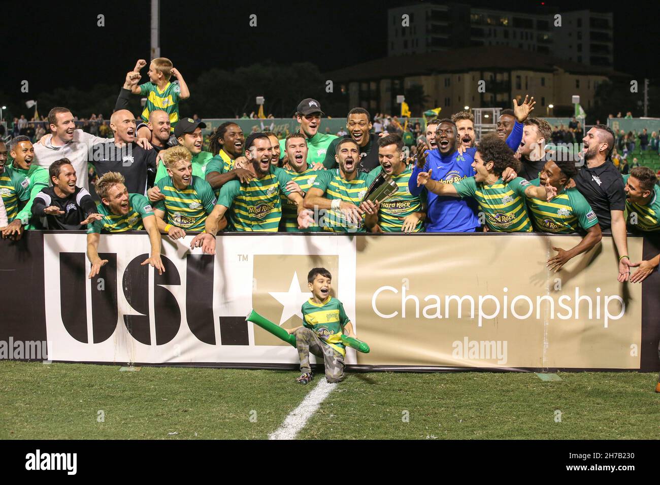 Captain football team hi-res stock photography and images - Alamy
