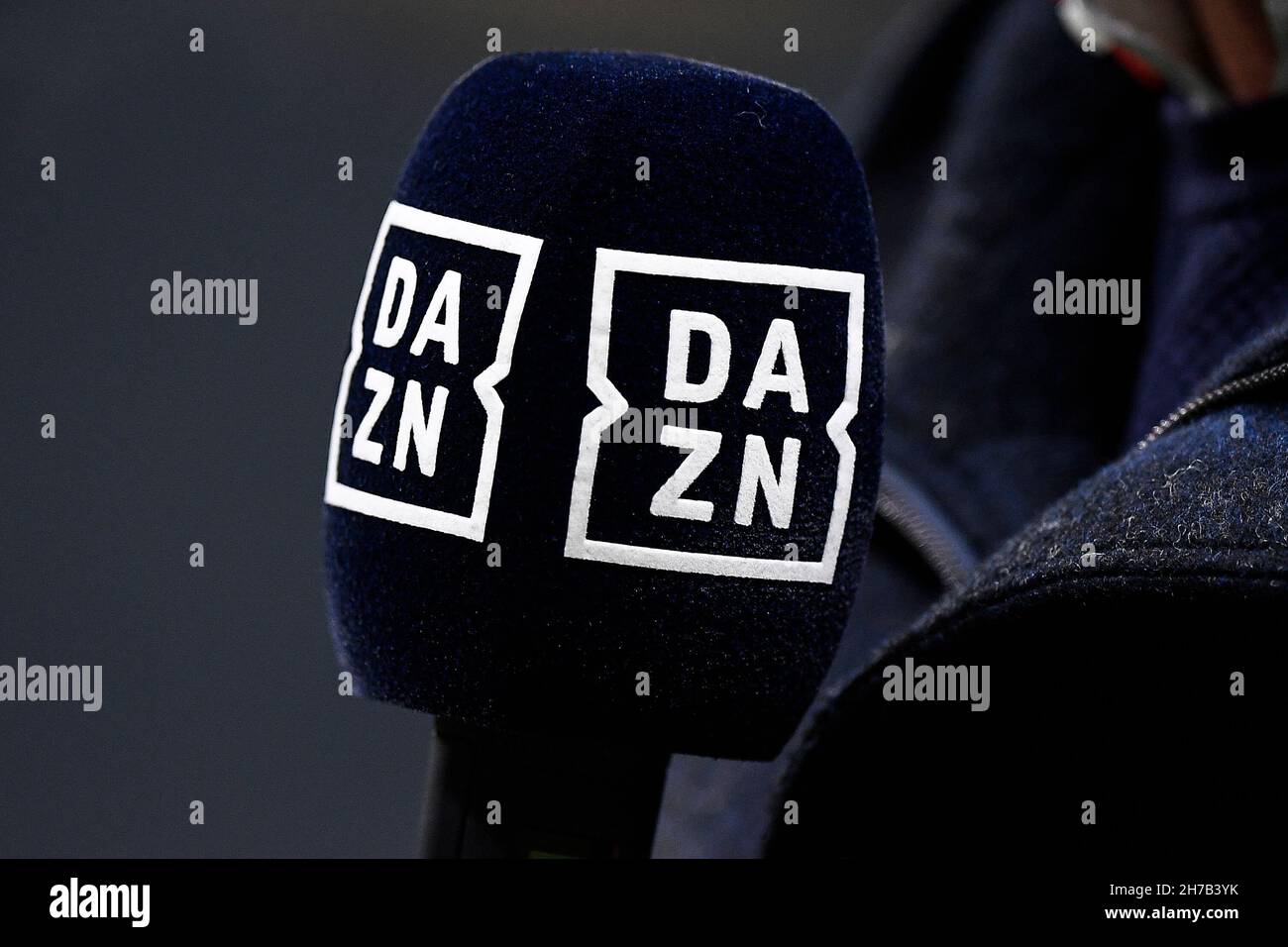 21 microphone football hi-res stock photography and images - Alamy