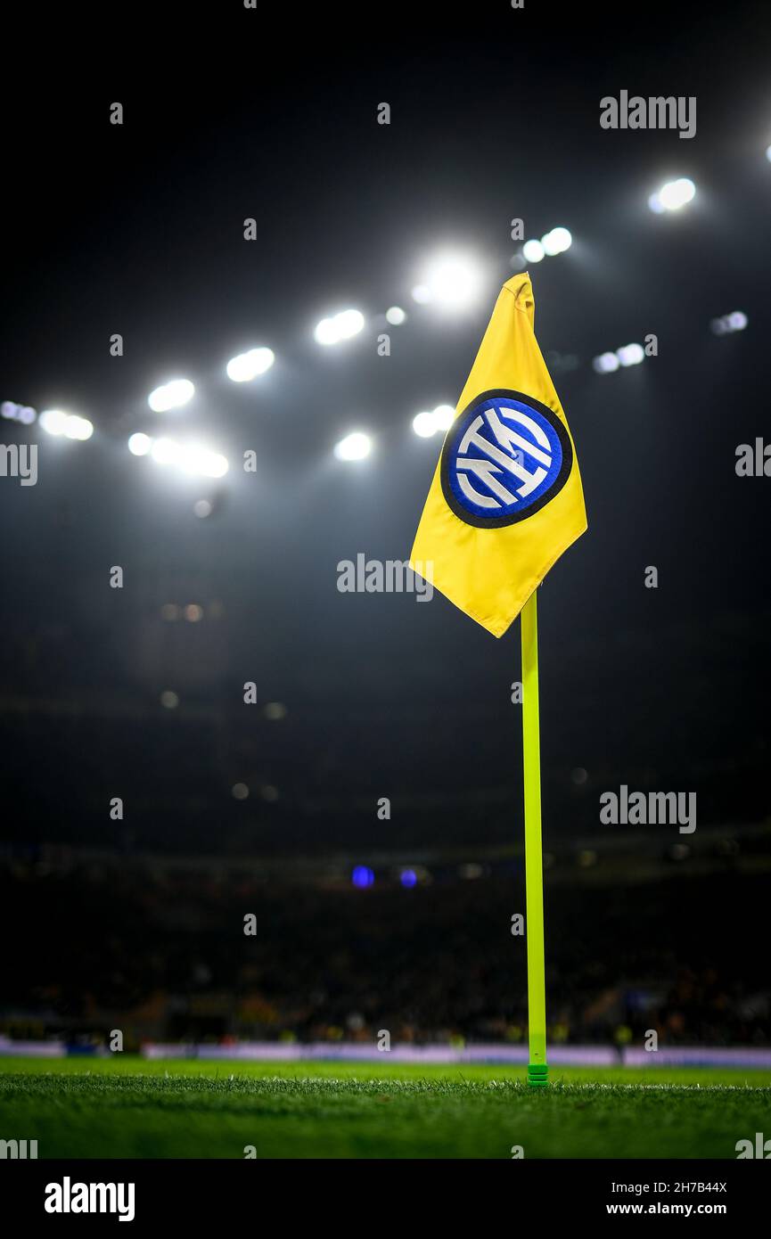 Corner kick flag hi-res stock photography and images - Alamy