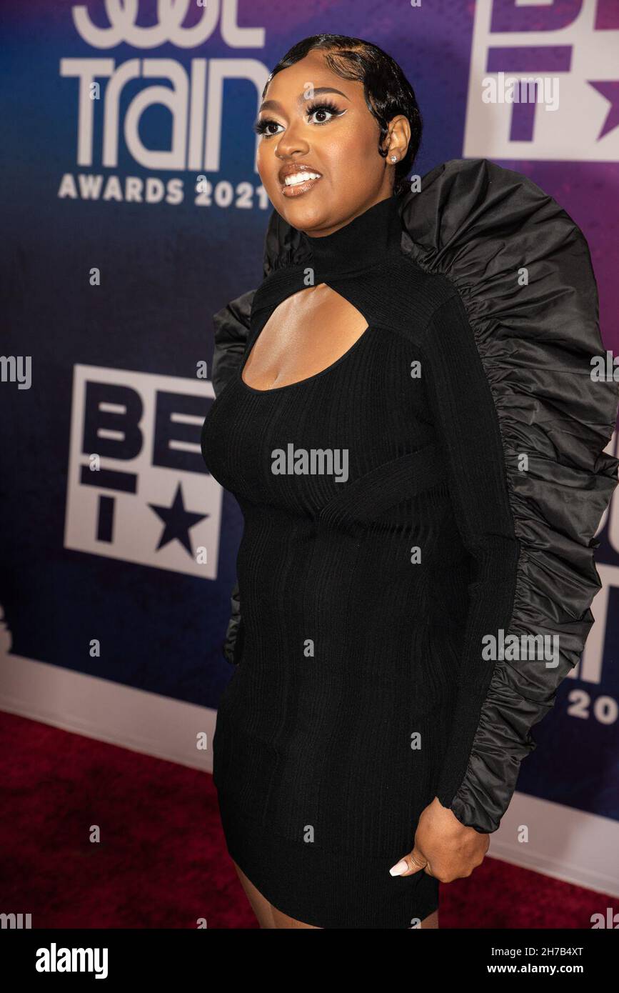 New York, USA. 20th Nov, 2021. Music Artist Jazmine Sullivan on the Red ...