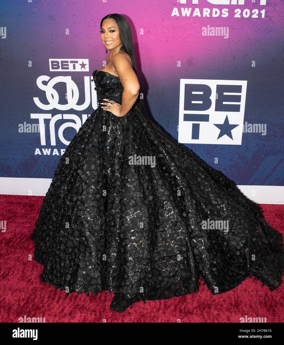 New York, USA. 20th Nov, 2021. Music Artist Ashanti on the Red Carpet ...