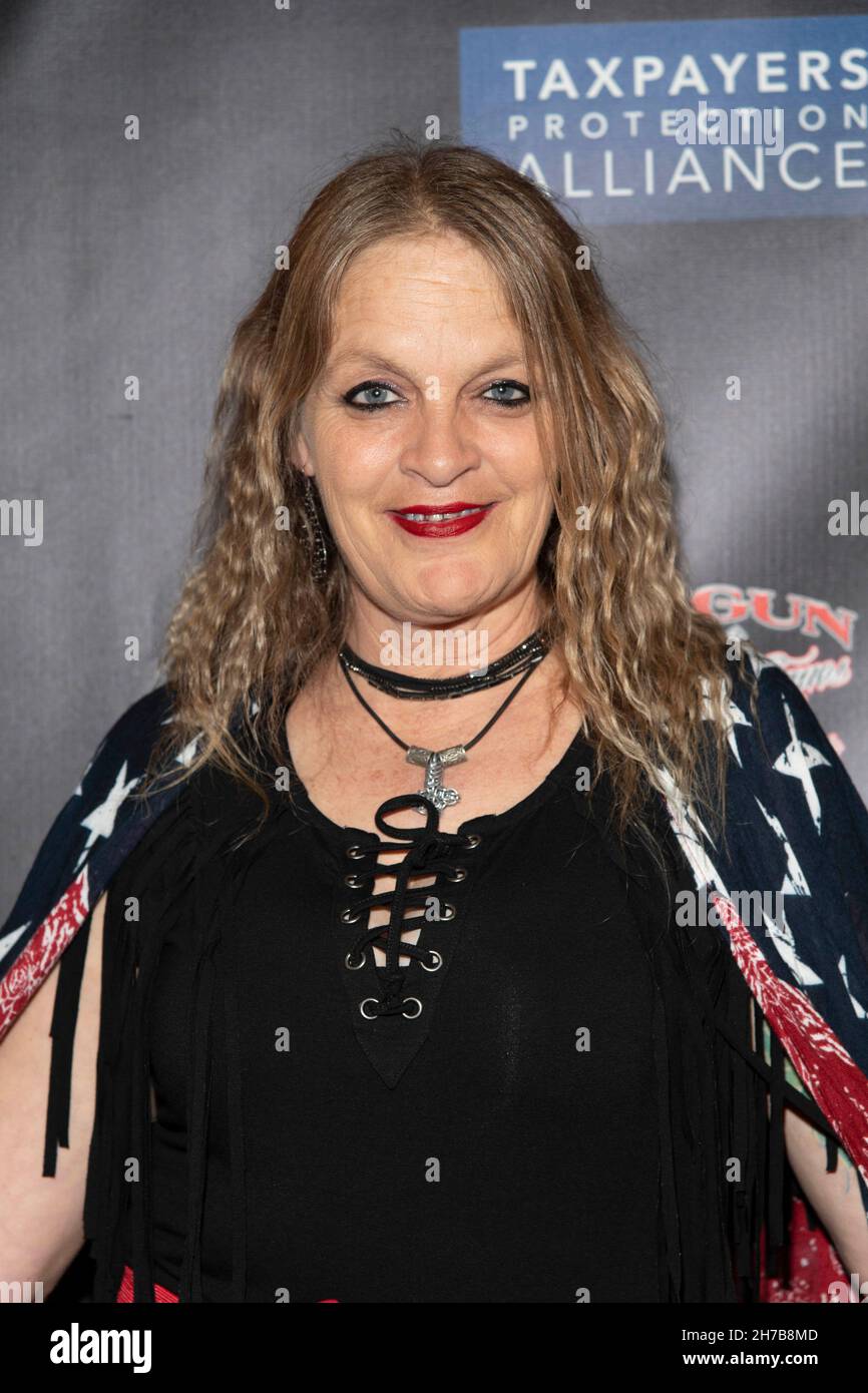 Singer six hi-res stock photography and images - Alamy