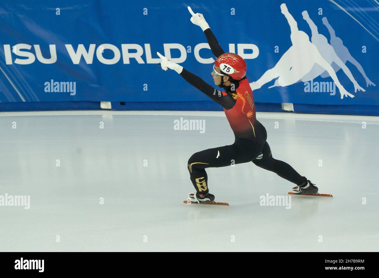 Debrecen. 21st Nov, 2021. Sun Long of China celebrates Team China's ...