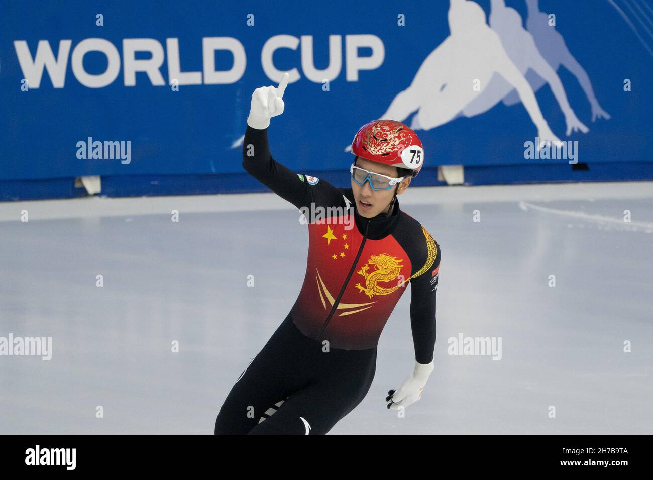 Debrecen. 21st Nov, 2021. Sun Long of China celebrates Team China's ...