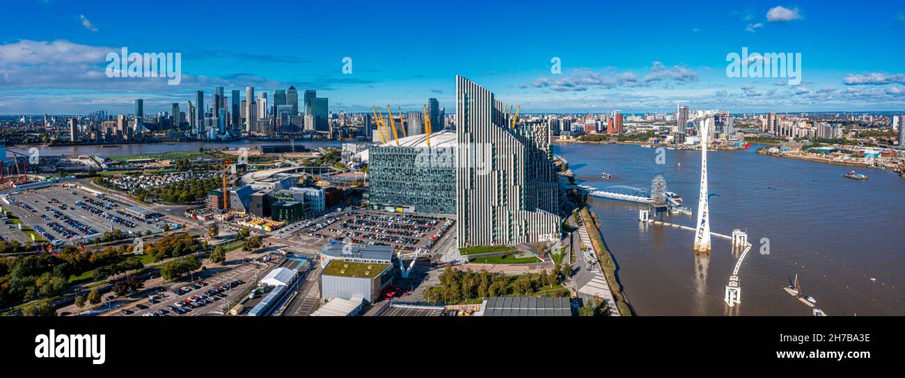 Aerial view of Emirates Air Line cable cars in London, UK Stock Photo ...