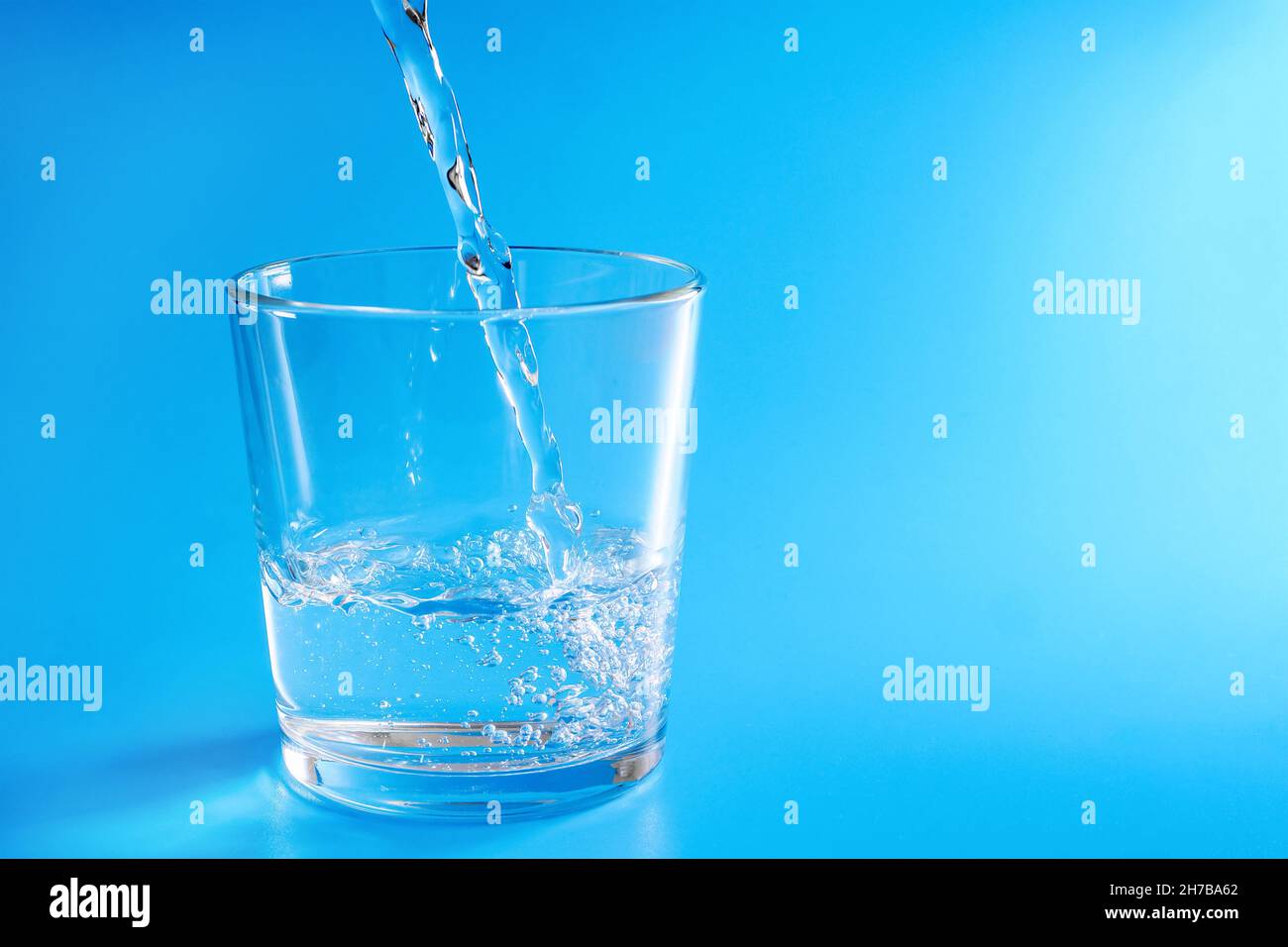 Pouring clean water hi-res stock photography and images - Alamy