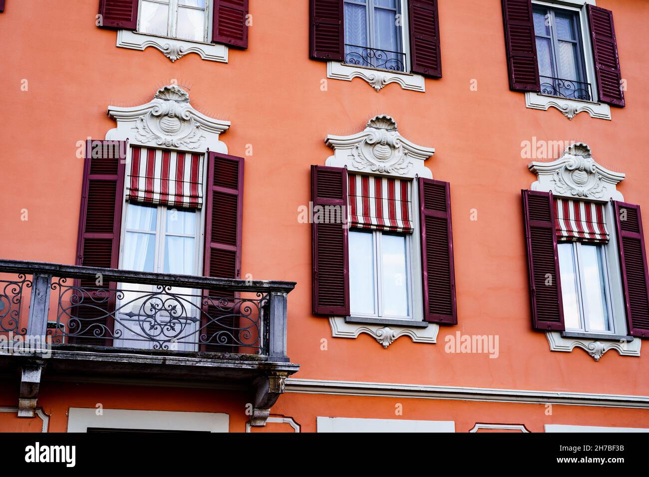 Ancient building with stucco on the windows and shutters. Menaggio ...