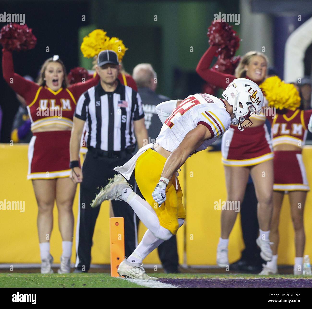 November 20, 2021: ULM's Zach Rasmussen #82 crosses the goaline to ...