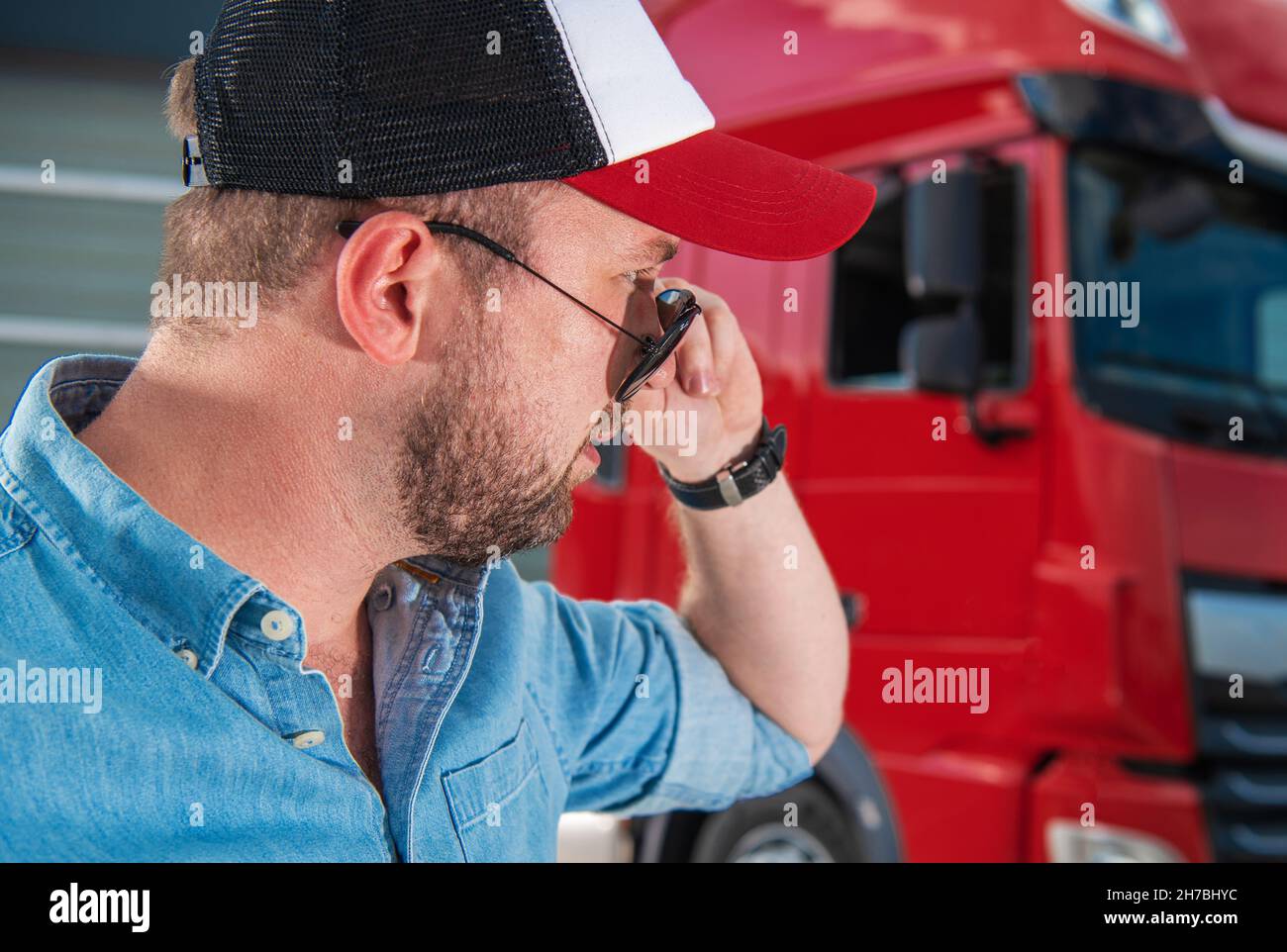 Male lorry driver cab hi-res stock photography and images - Alamy