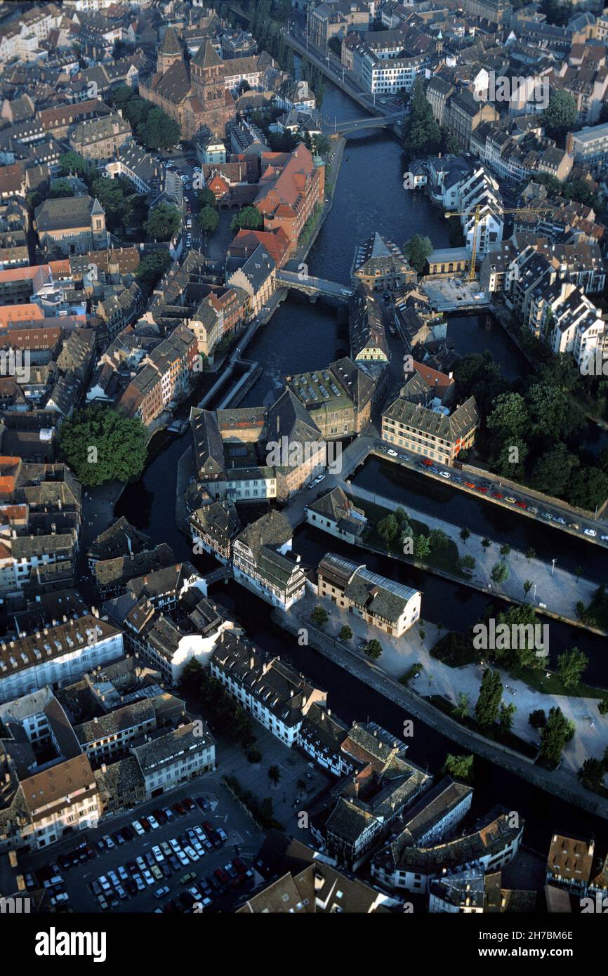 FRANCE, BAS RHIN (67) ALSACE, STRASBOURG, AERIAL VIEW OF THE PETITE ...