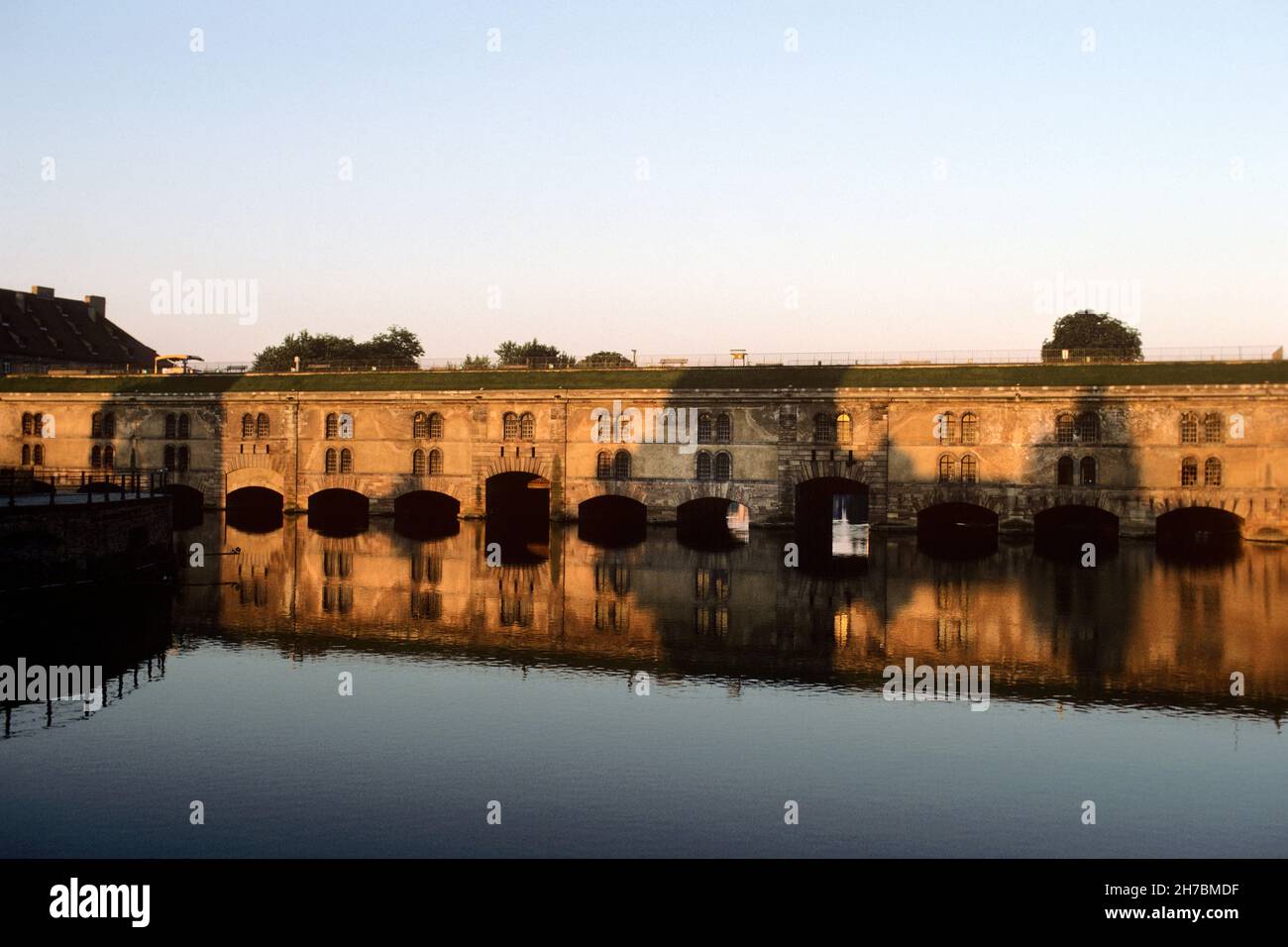 FRANCE, BAS RHIN (67) ALSACE, STRASBOURG, DAM VAUBAN PASSAGE VAUBAN OR ...