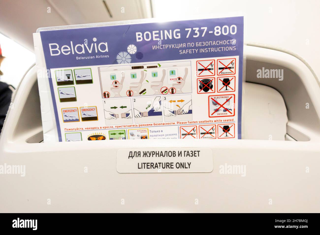 Boeing 737 800 safety instruction hi-res stock photography and images ...