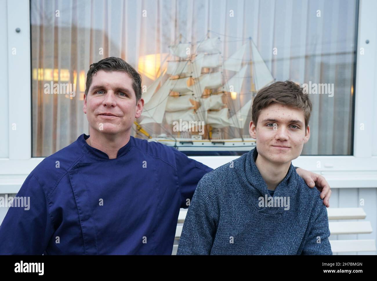 Hamburg, Germany. 15th Nov, 2021. Christian Butzke (l), operator of the ...