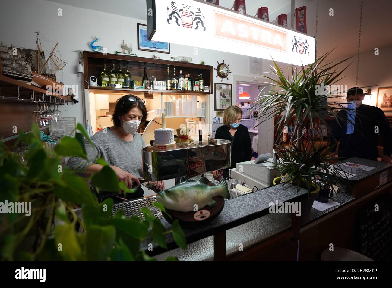 Hamburg, Germany. 15th Nov, 2021. Christian Butzke (r), operator of the ...