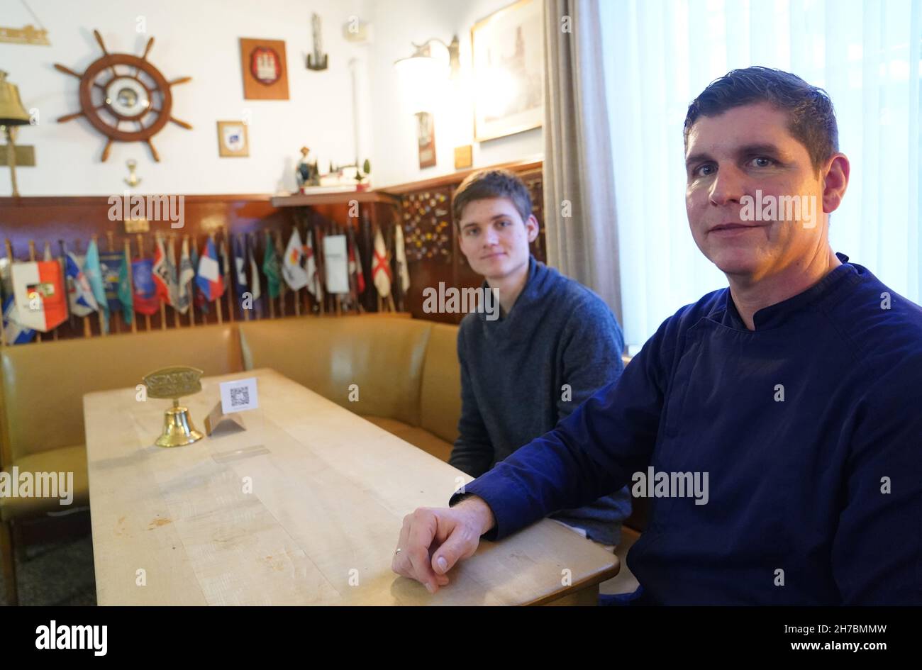 Hamburg, Germany. 15th Nov, 2021. Christian Butzke (r), operator of the ...