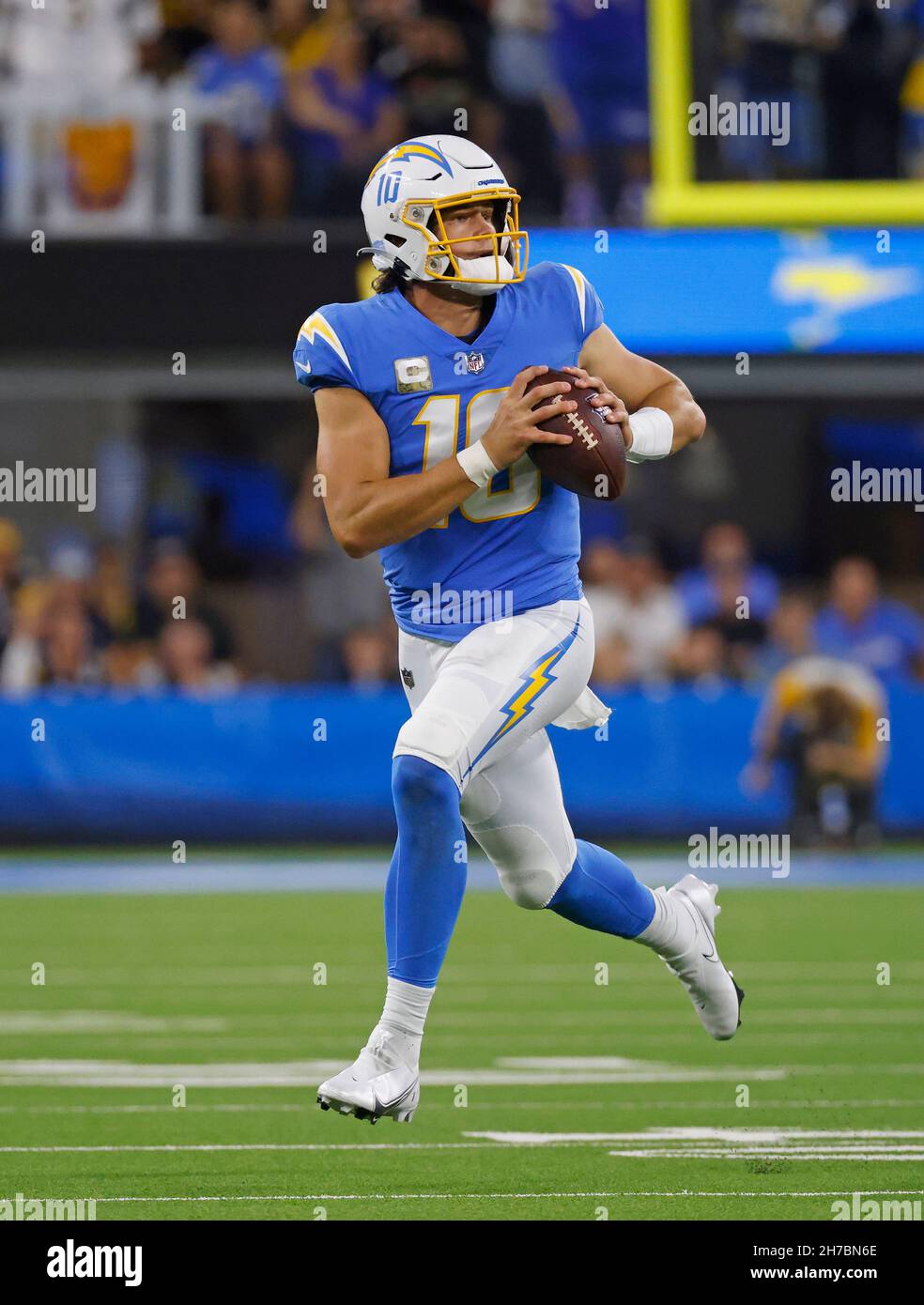 November 21, 2021 Los Angeles Chargers quarterback Justin Herbert (10 ...