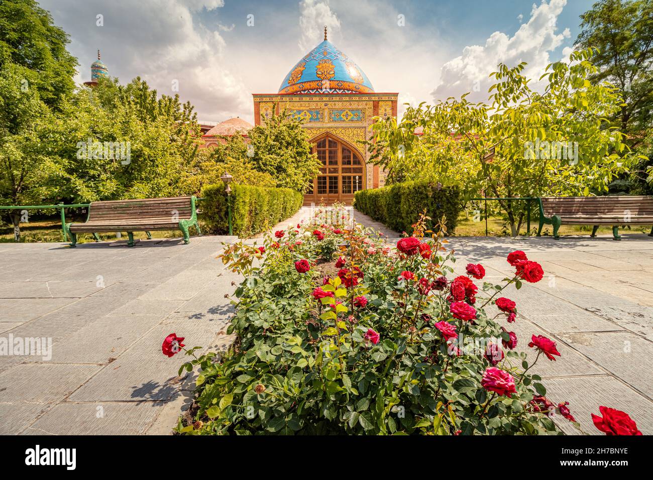 Blue persian mosque hi-res stock photography and images - Alamy