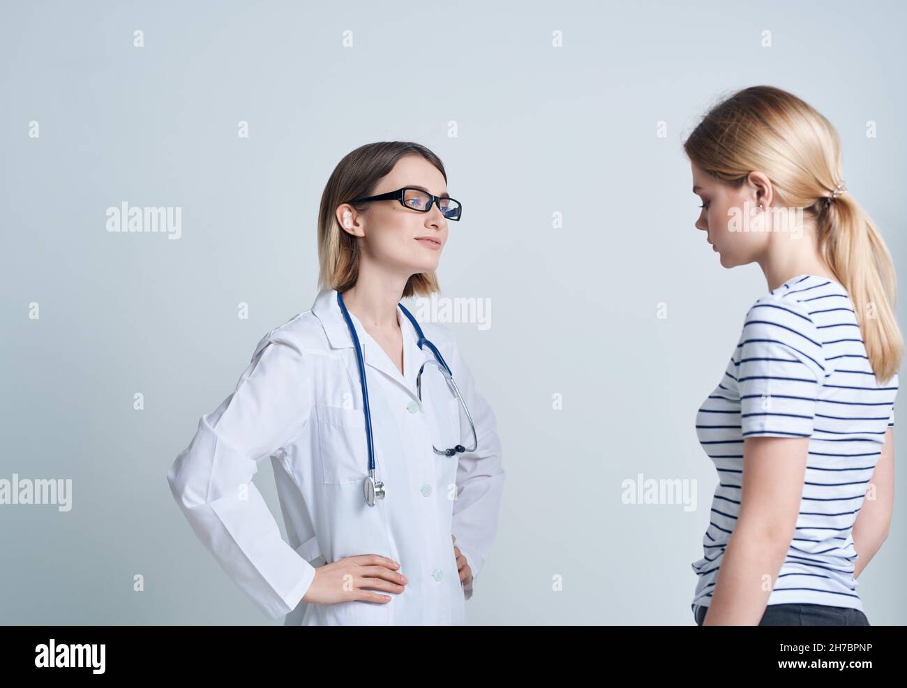 doctor next to patient diagnosis treatment hospital Stock Photo - Alamy
