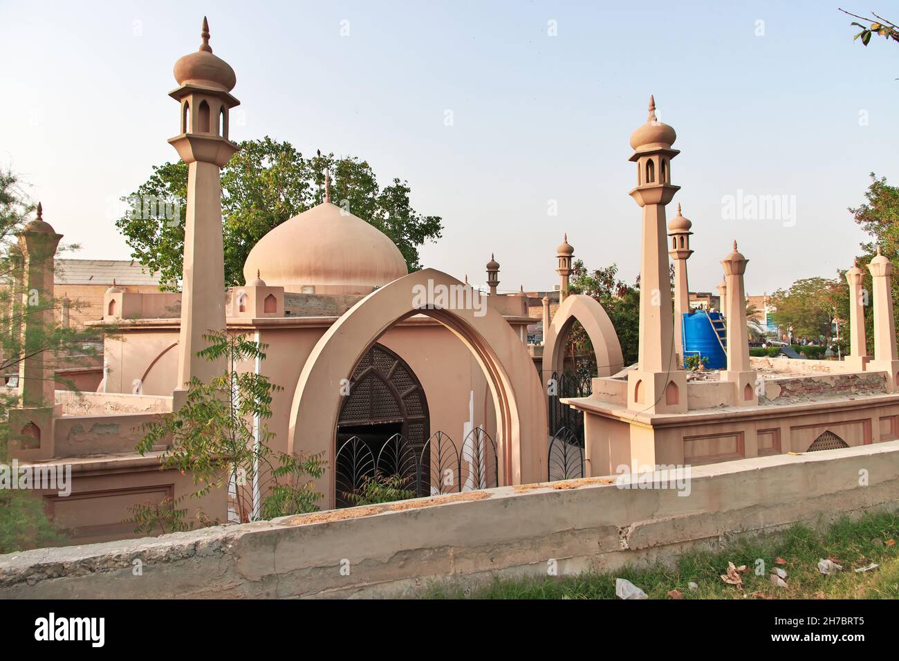 Al-Muzaffar Mosque in Multan, Punjab province, Pakistan Stock Photo - Alamy