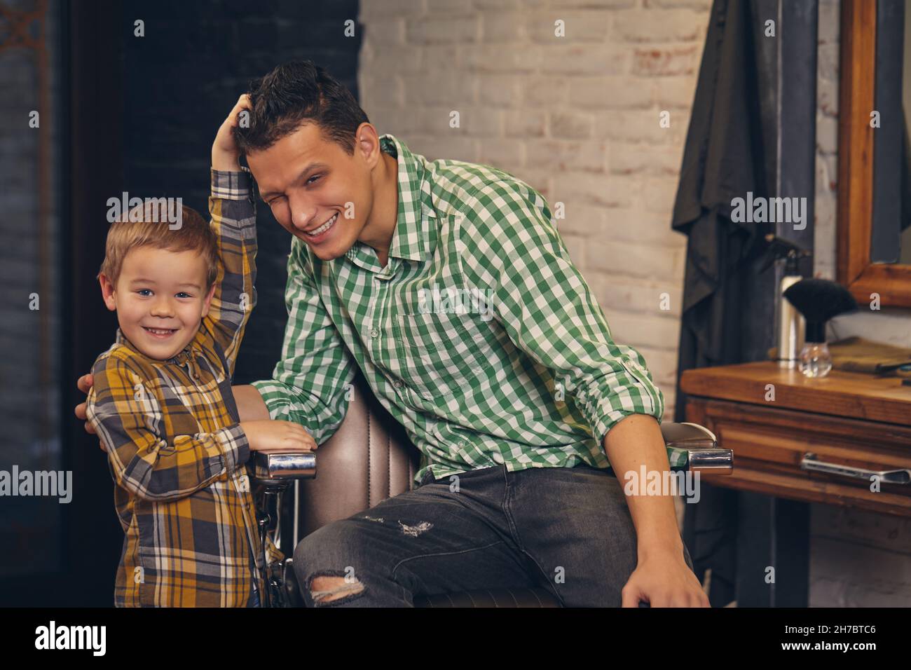 Boy haircut barber father hi-res stock photography and images - Alamy