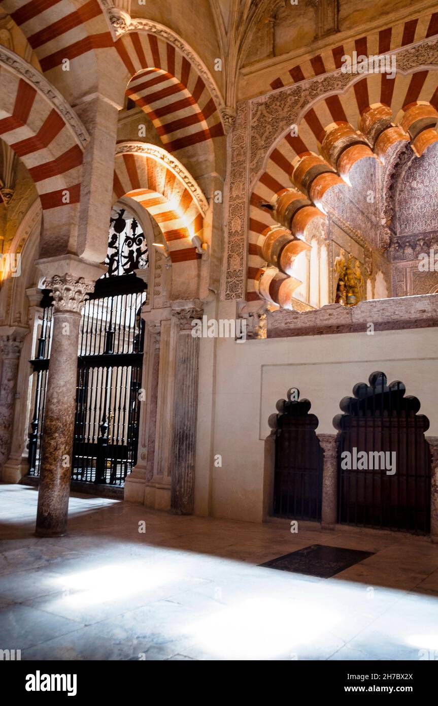 Double horseshoe arches hi-res stock photography and images - Alamy