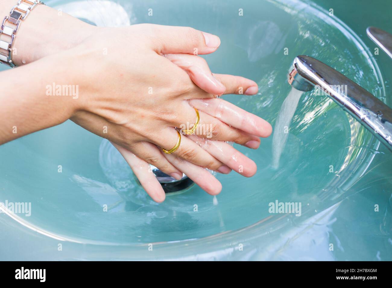 Girl outside house door hi-res stock photography and images - Alamy