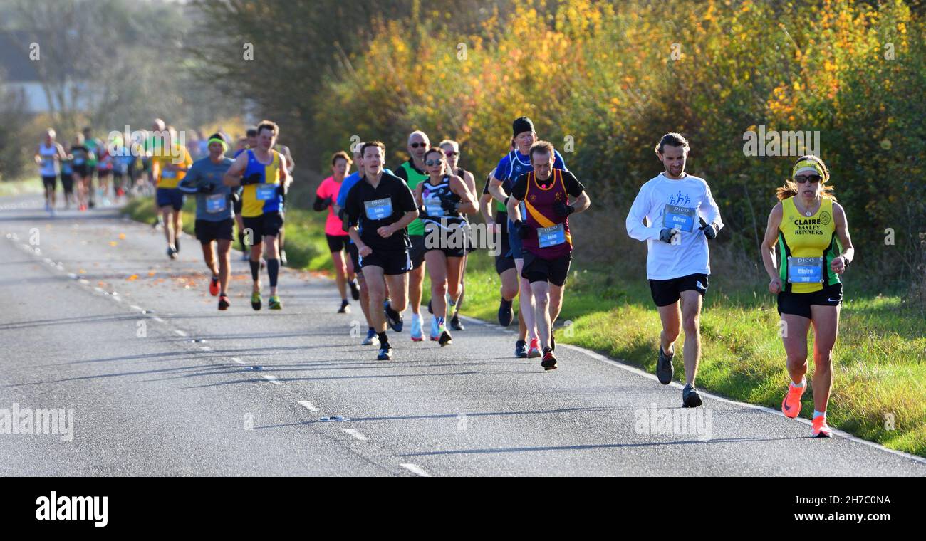 Marathon runners female hi-res stock photography and images - Alamy
