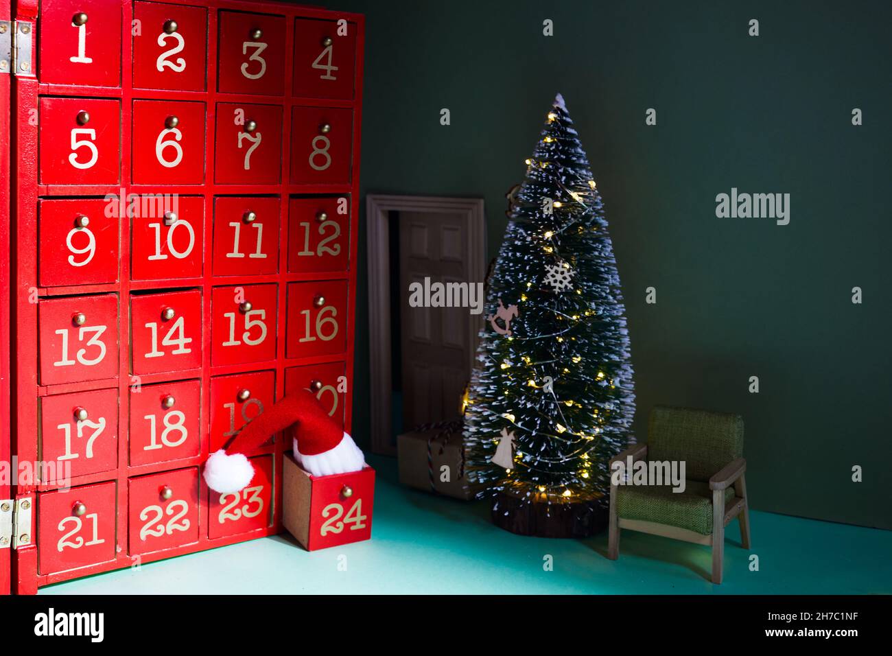 Calendar santa hat hi-res stock photography and images - Alamy