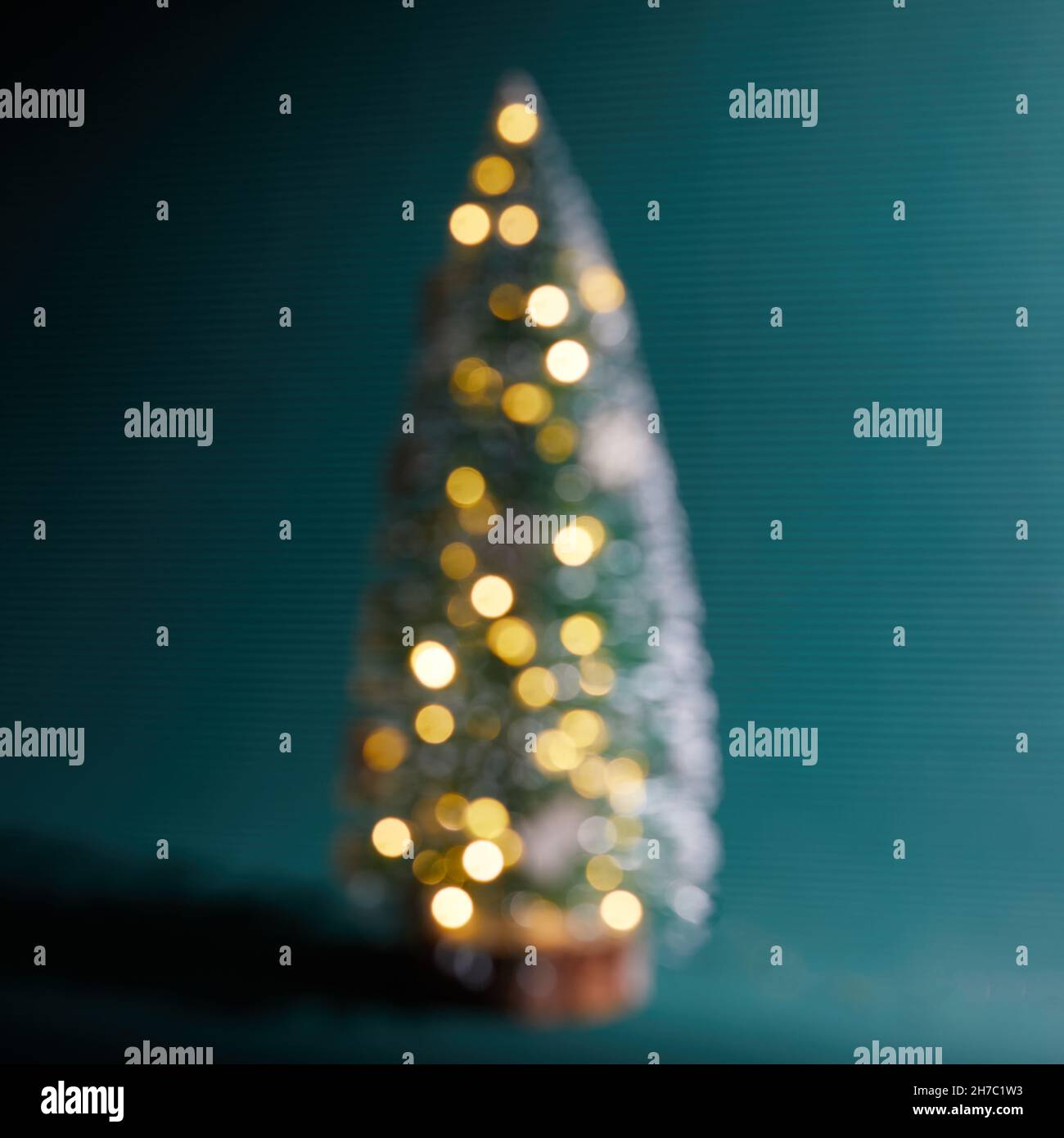 Christmas concept interior room , christmas tree, chair, in empty room ...