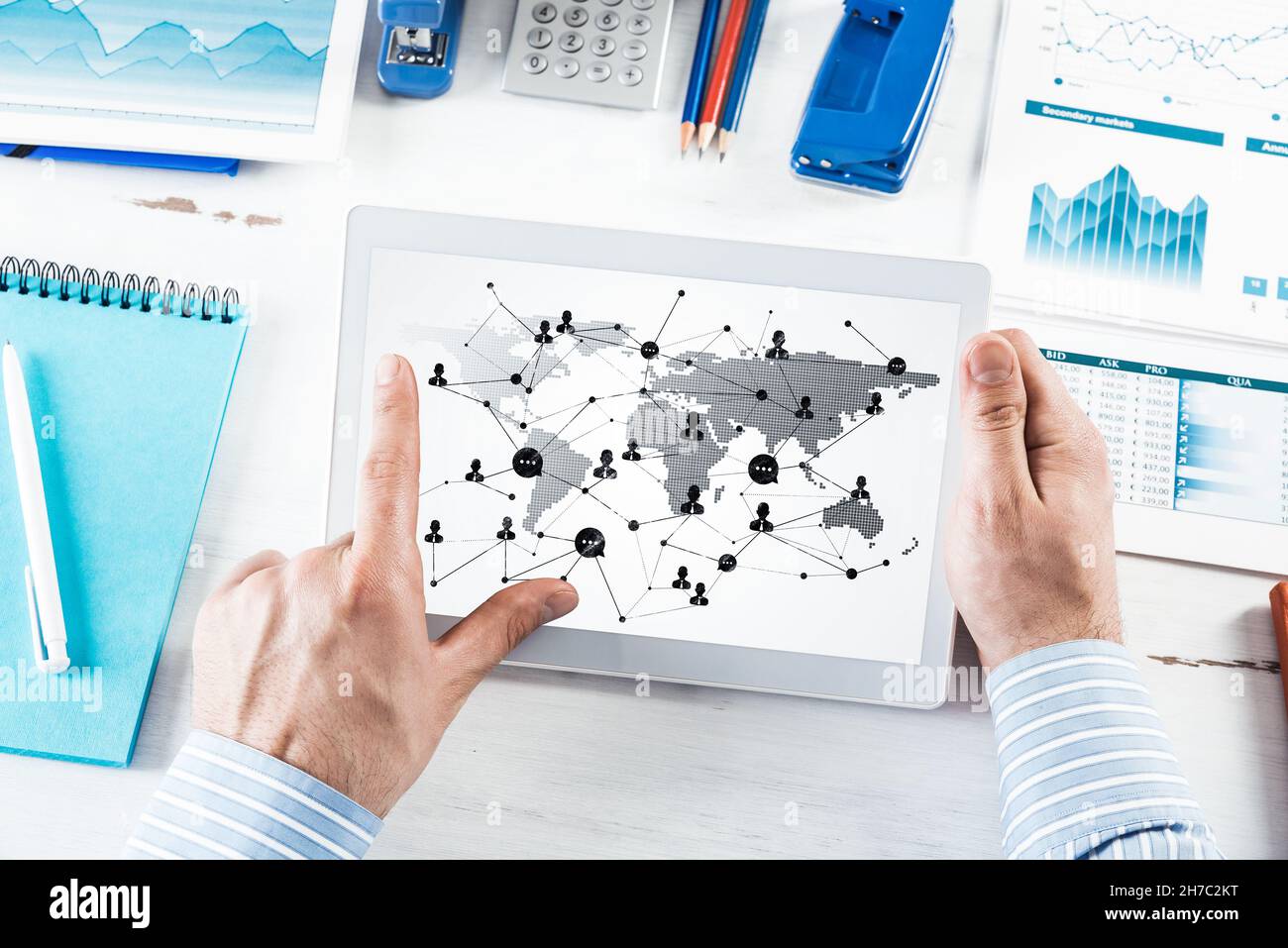 Mens hand hold notebook hi-res stock photography and images - Alamy