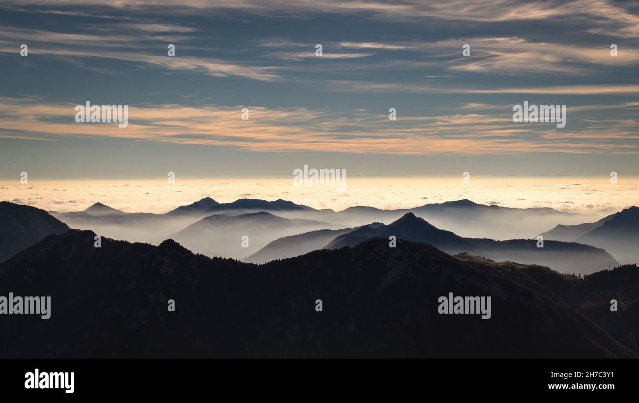 Mountain landscape shrouded hi-res stock photography and images - Alamy