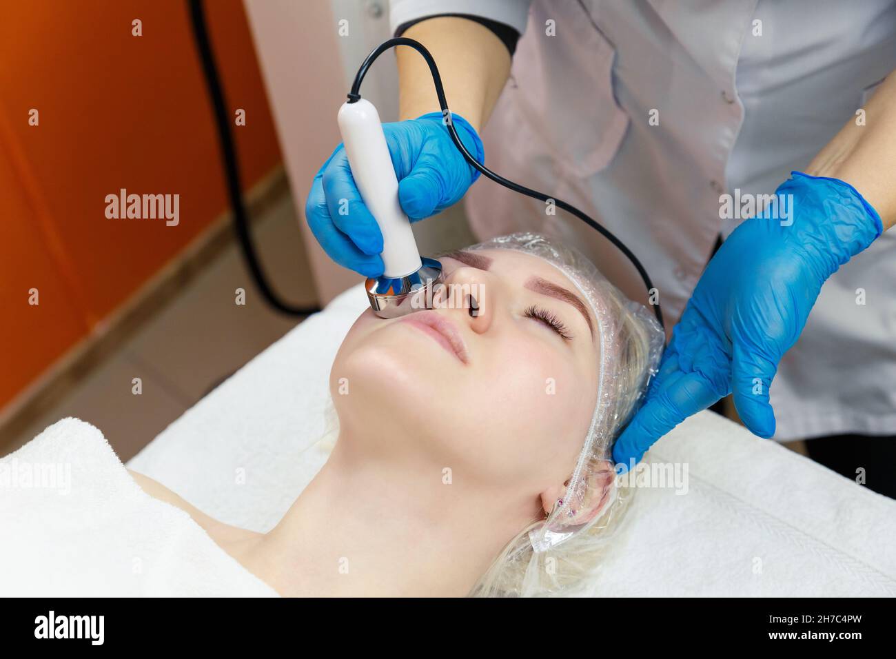Young woman gets facial cavitation in the spa salon Stock Photo - Alamy