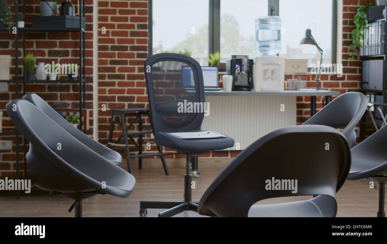 Empty aa meeting space with chairs in circle prepared for group therapy ...