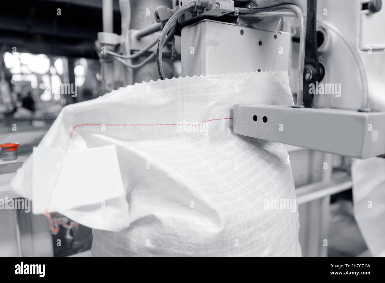 Automatic bag stapler with thread, product packaging for transportation ...