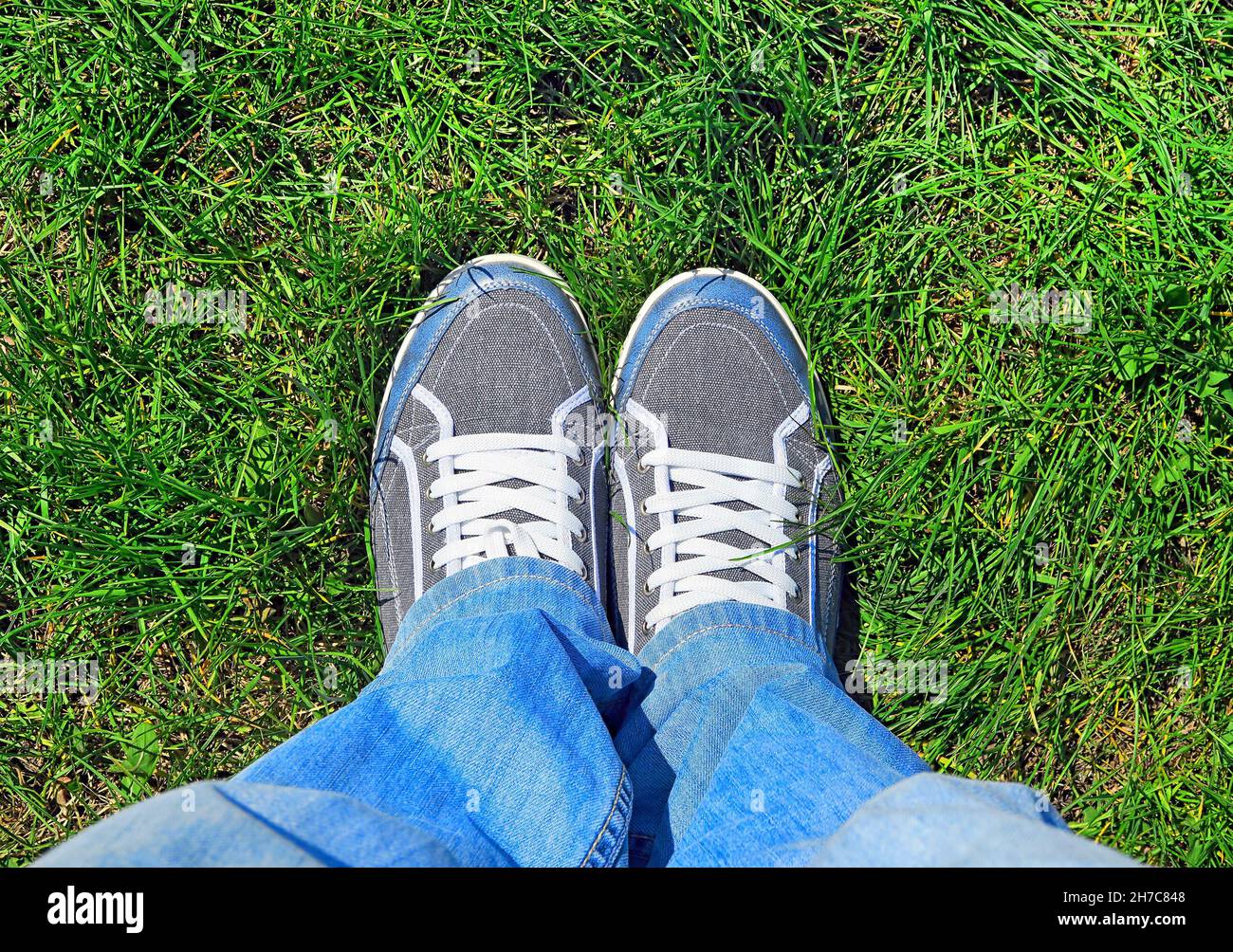 Person stand hi-res stock photography and images - Alamy