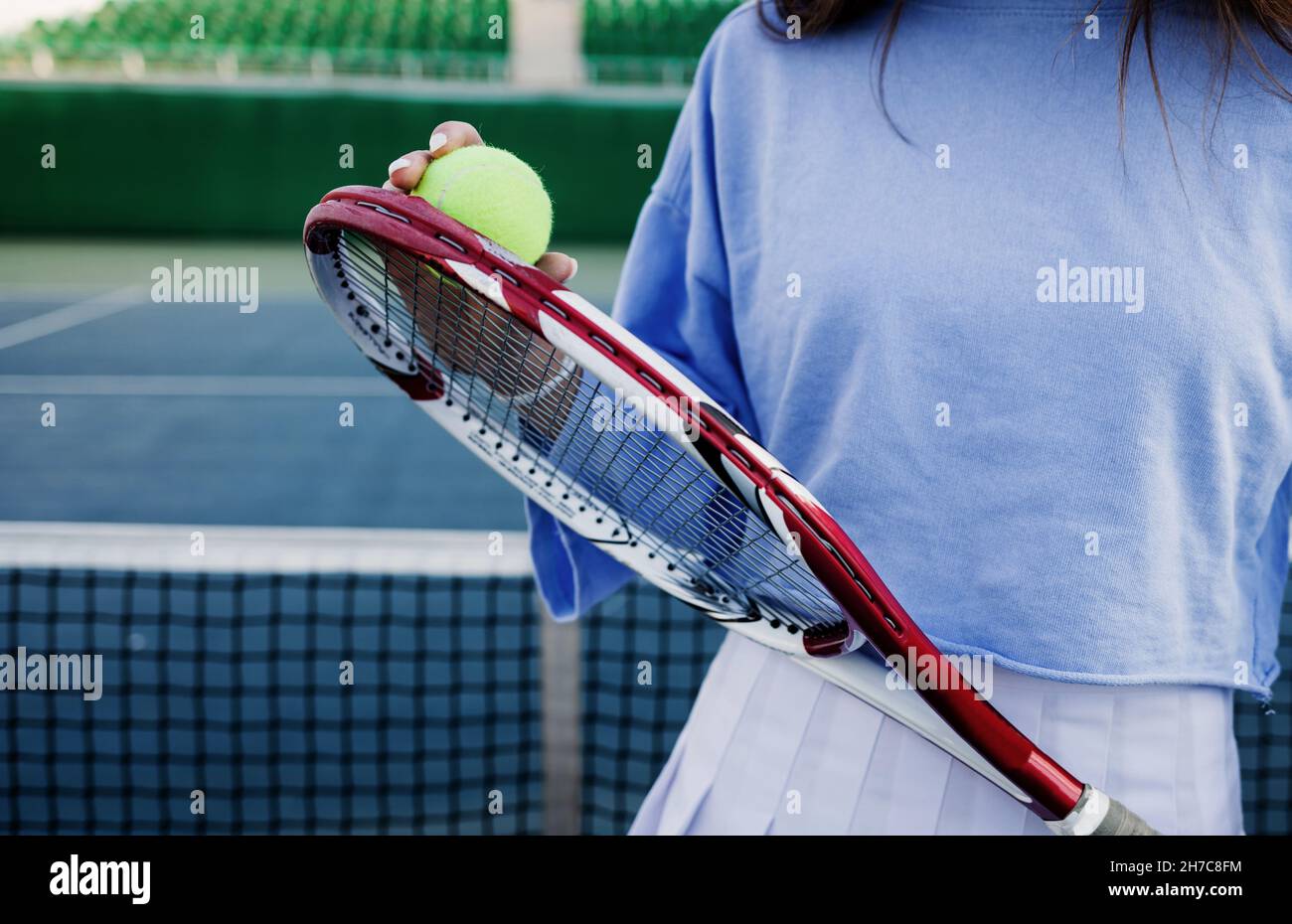 Hand holding tennis racquet hi-res stock photography and images - Alamy