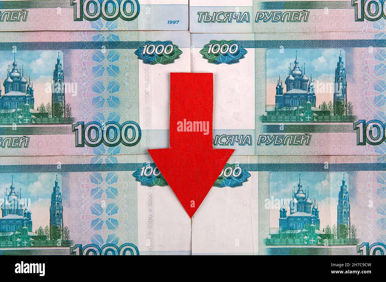 Red arrow down hi-res stock photography and images - Alamy