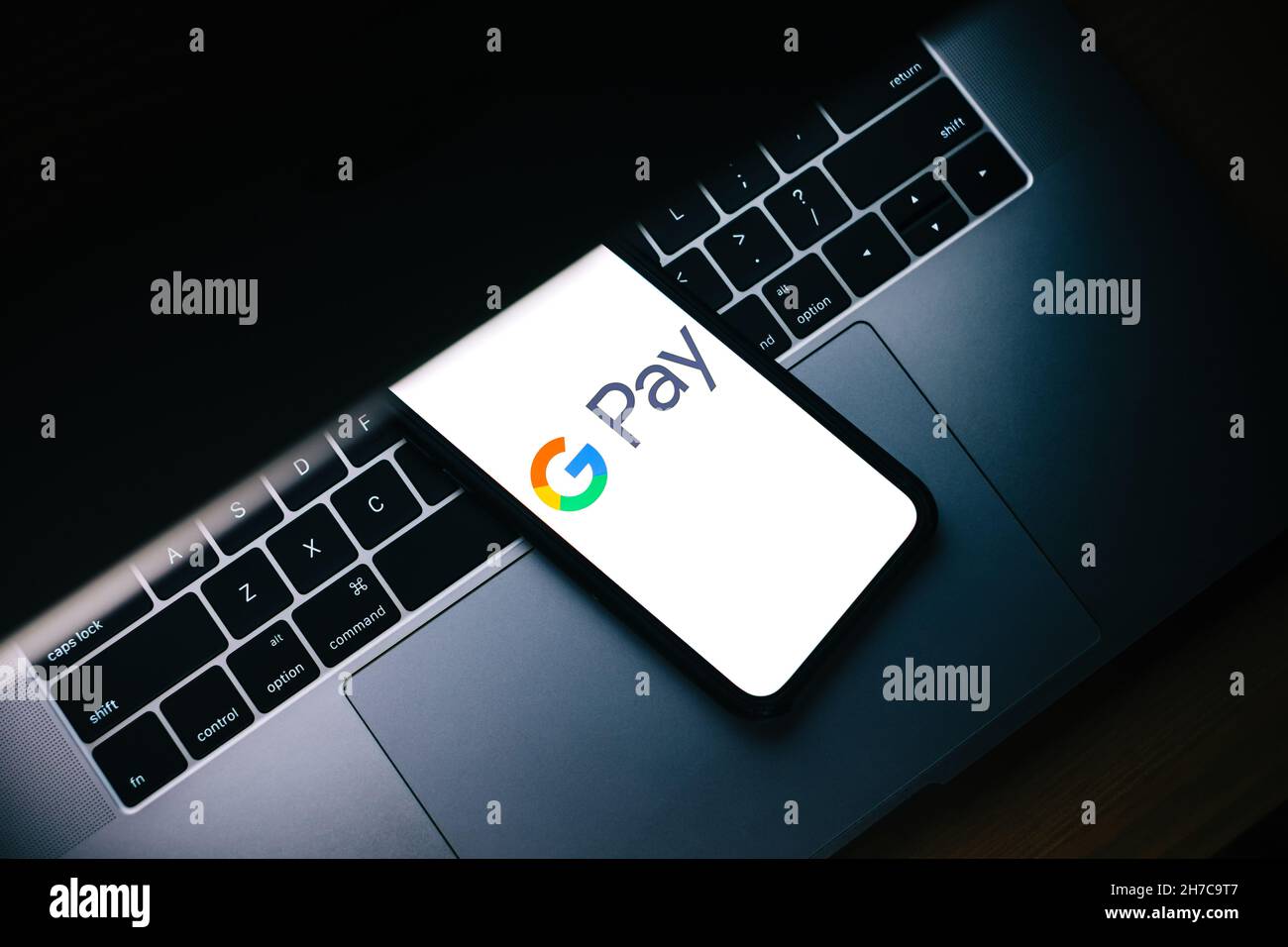 Google pay logo on smartphone screen Stock Photo - Alamy