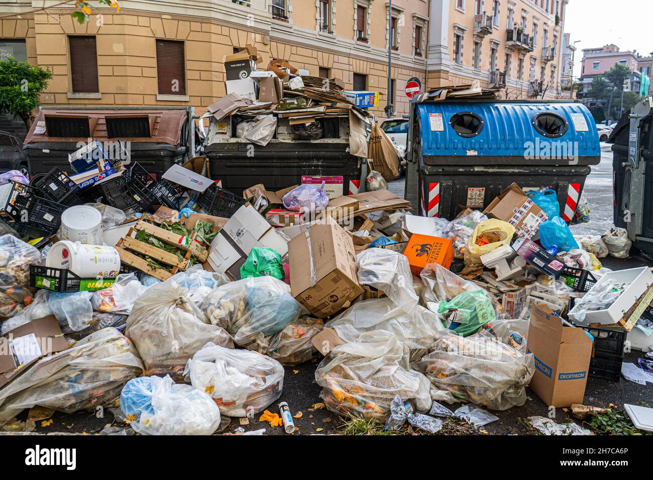 Rome, Italy. 22 November 2021. Large piles of rubbish bags at a ...