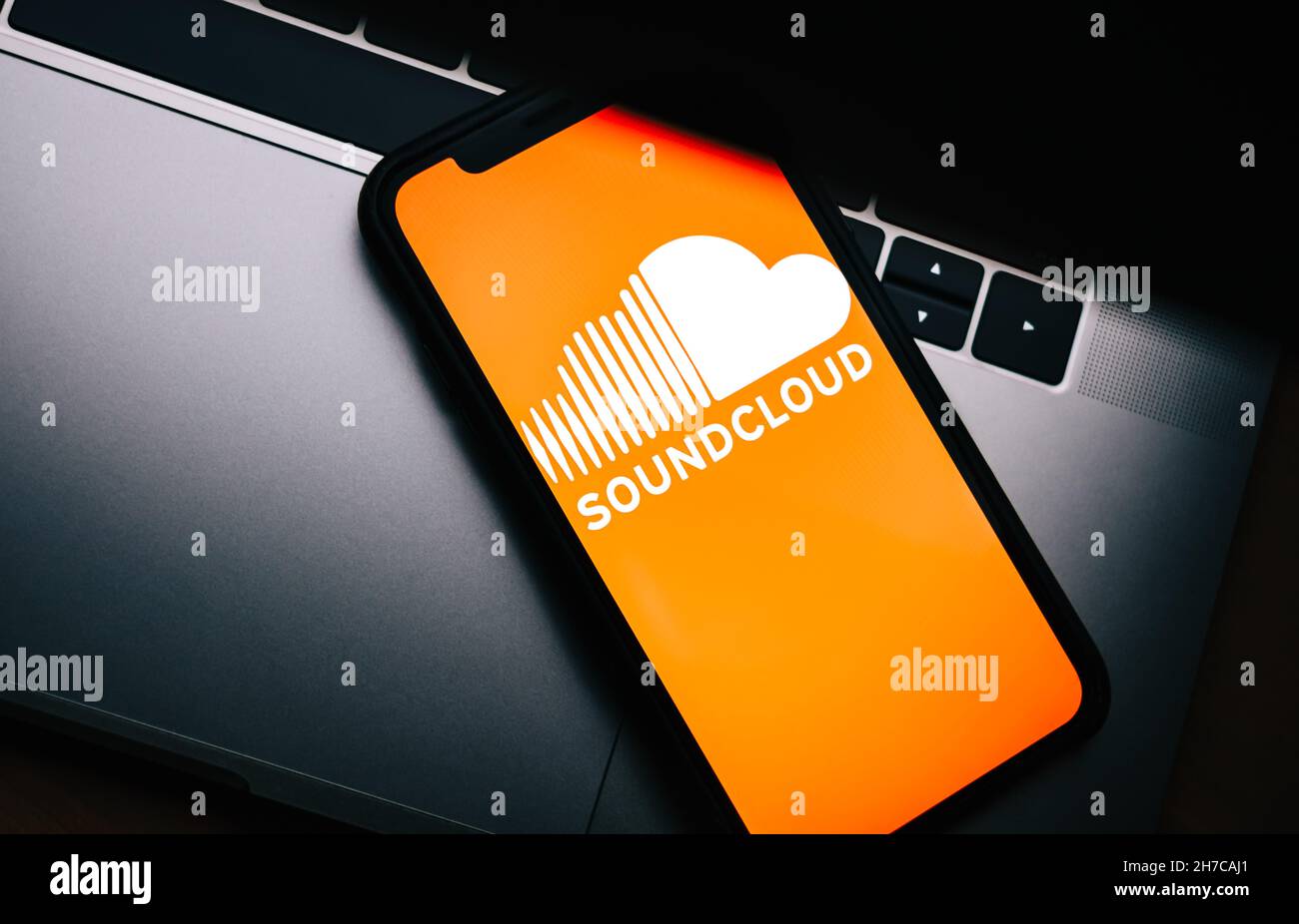 Soundcloud logo on smartphone screen Stock Photo - Alamy