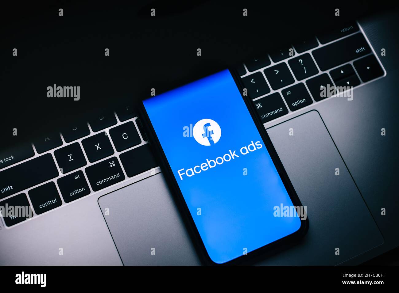 Facebook ads logo on the smartphone screen Stock Photo - Alamy