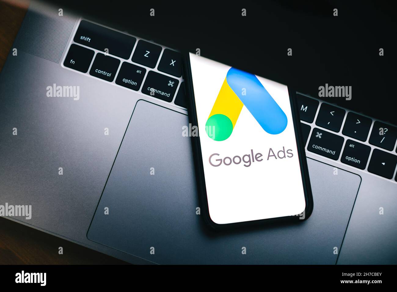 Google Ads logo on smartphone screen Stock Photo - Alamy