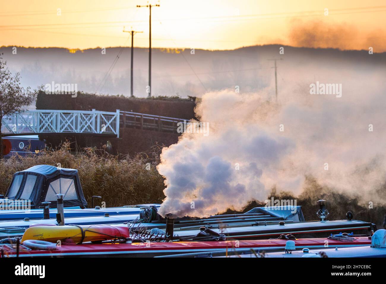 Rufford, Lancashire, UK Weather 22 Nov 2021. Cold frosty start to the ...