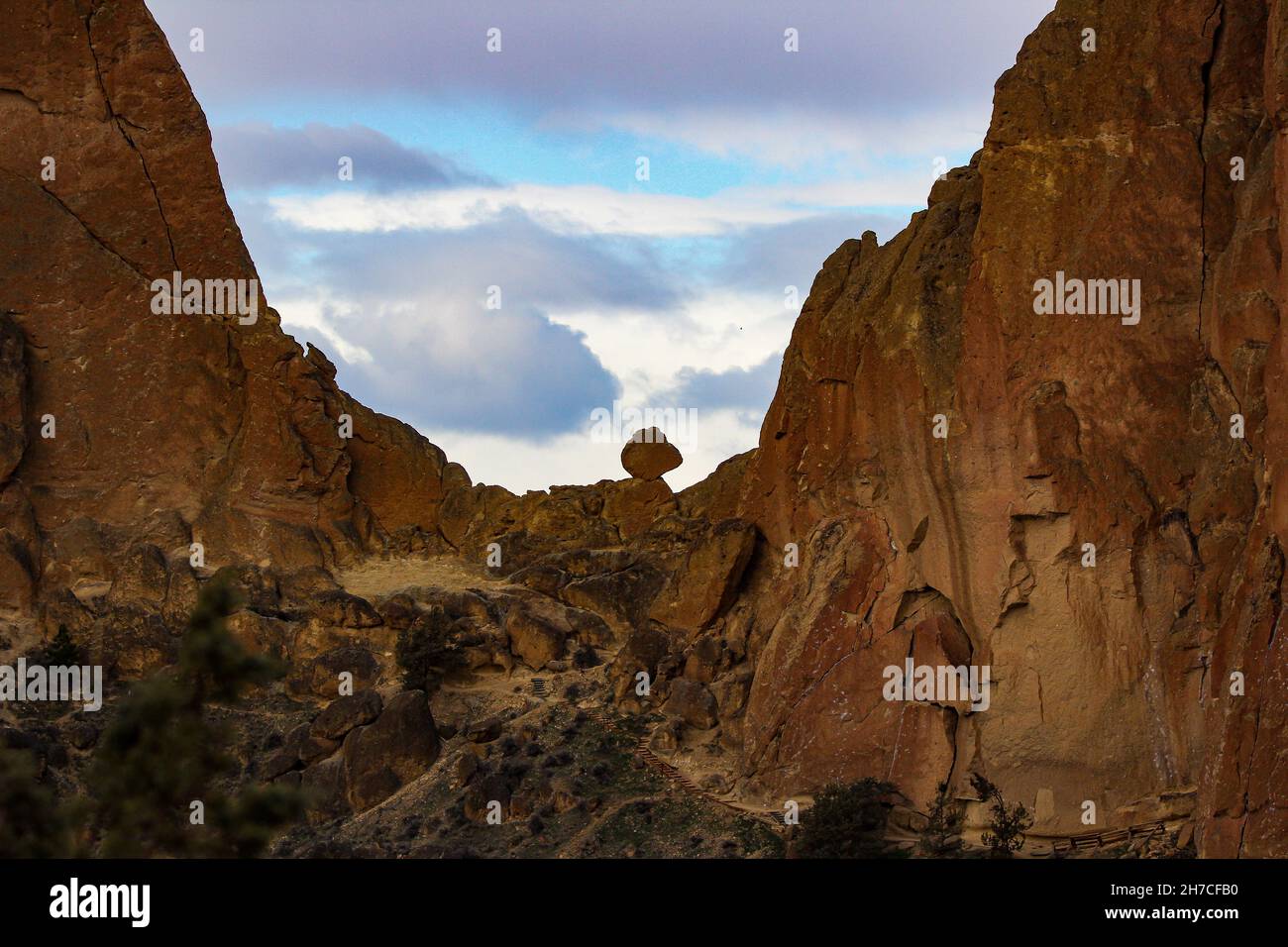 View of an interesting rock formation at Smith Rock State Park, Oregon ...