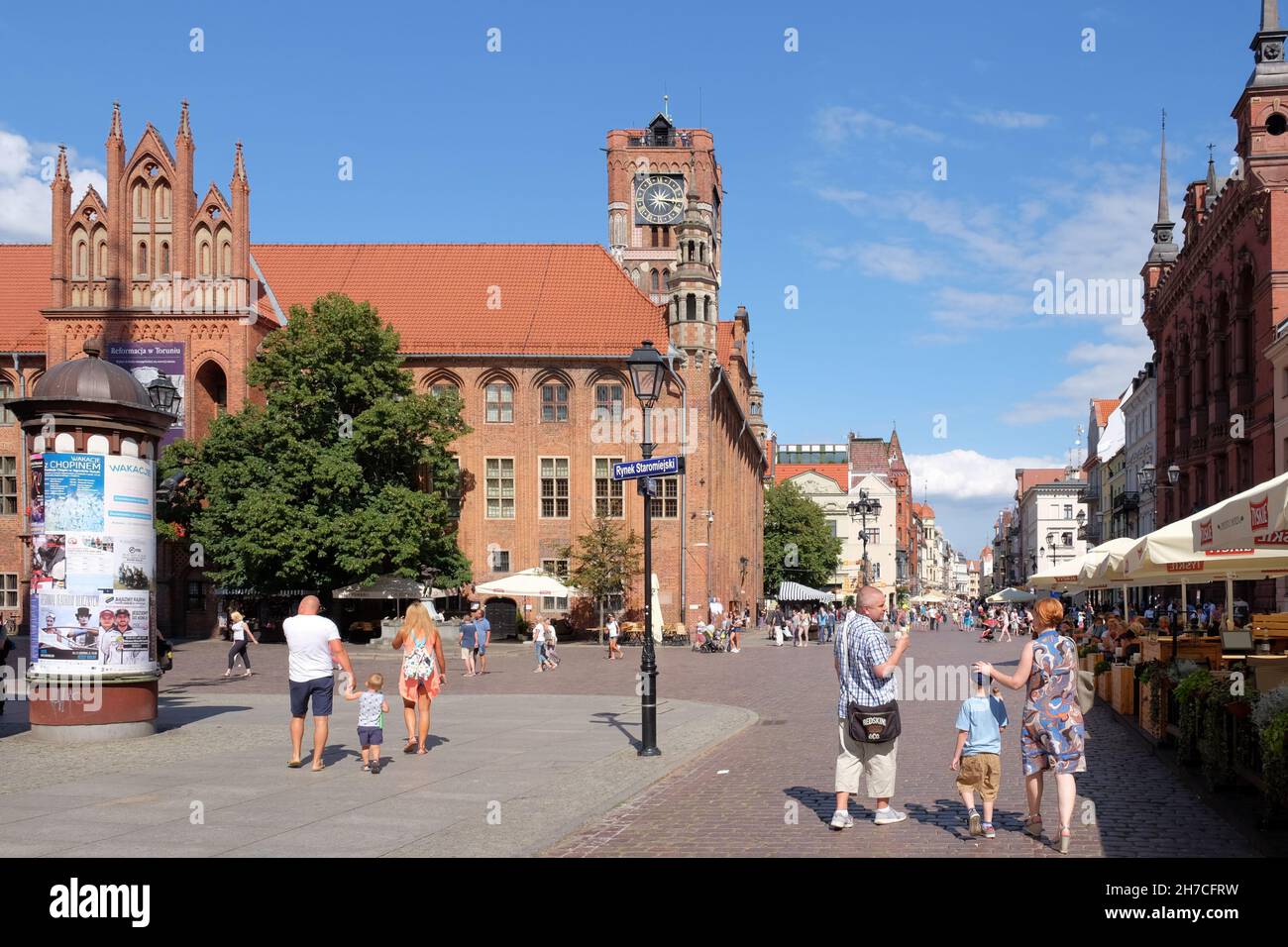 TORUN, POLAND - 07 August 2021: Medieval Town Hall in the Old Town of ...