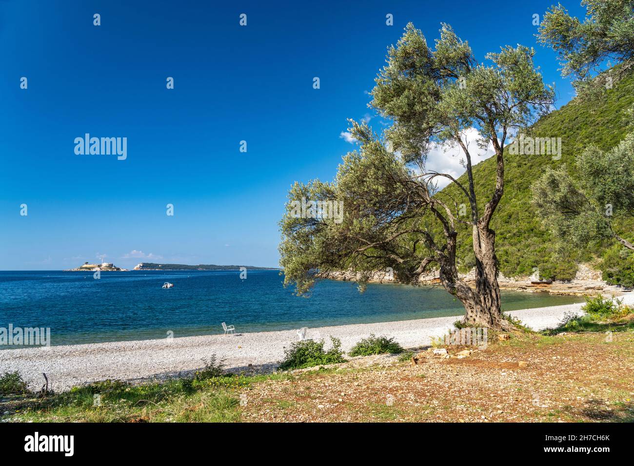 Der Strand im Dorf Zanjice, Halbinsel Luštica, Montenegro, Europa | The ...
